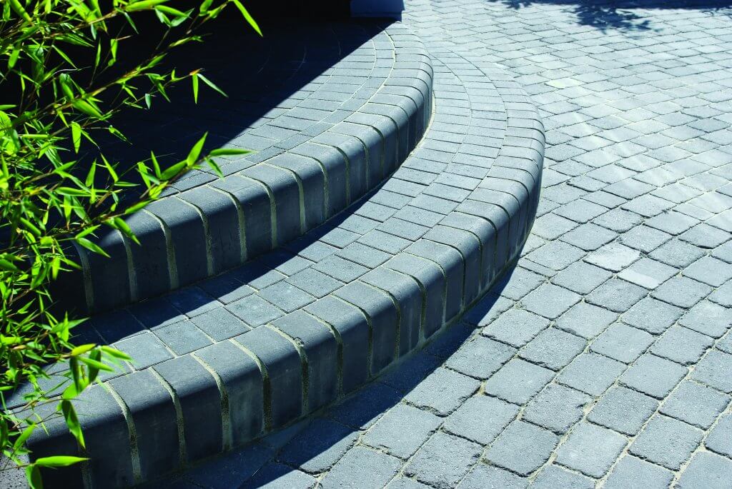 Steps & Raised Kerbs | Garden | Hertfordshire Driveways